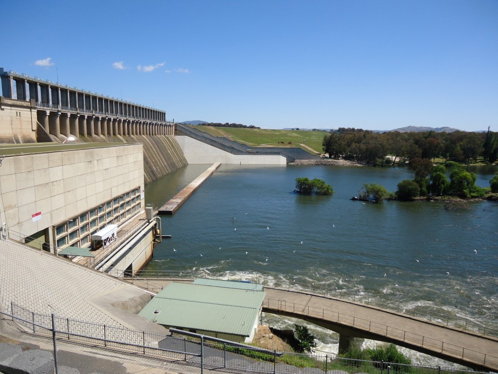 Lake Kariba dam water level drops to 17% of capacity - Moneyweb