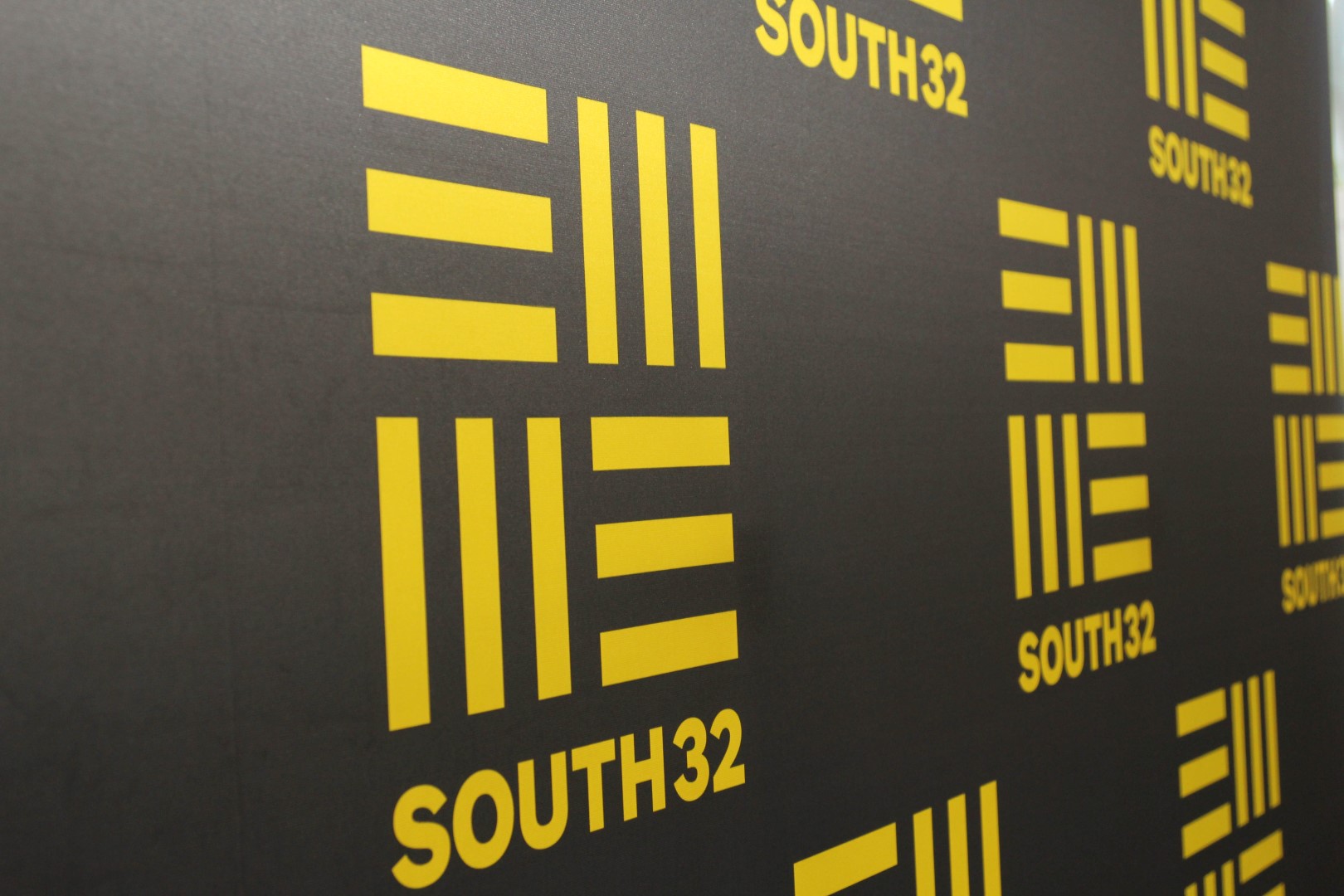 South32 shares in red territory - Moneyweb