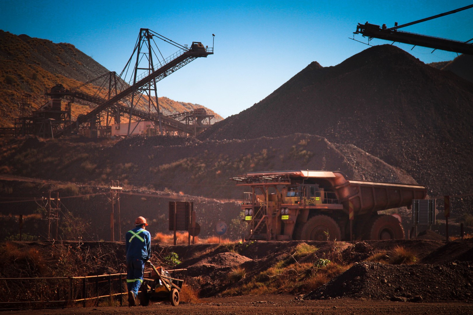 SA mine workers set to receive lung disease compensation - Moneyweb