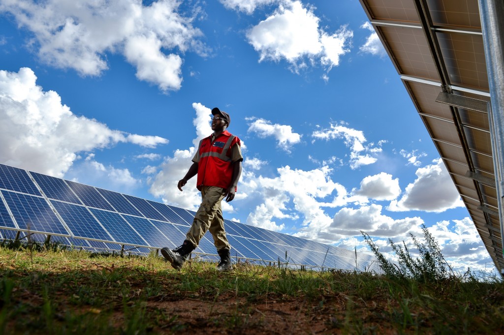 De Aar solar farm set to power 75 000 SA homes - Moneyweb