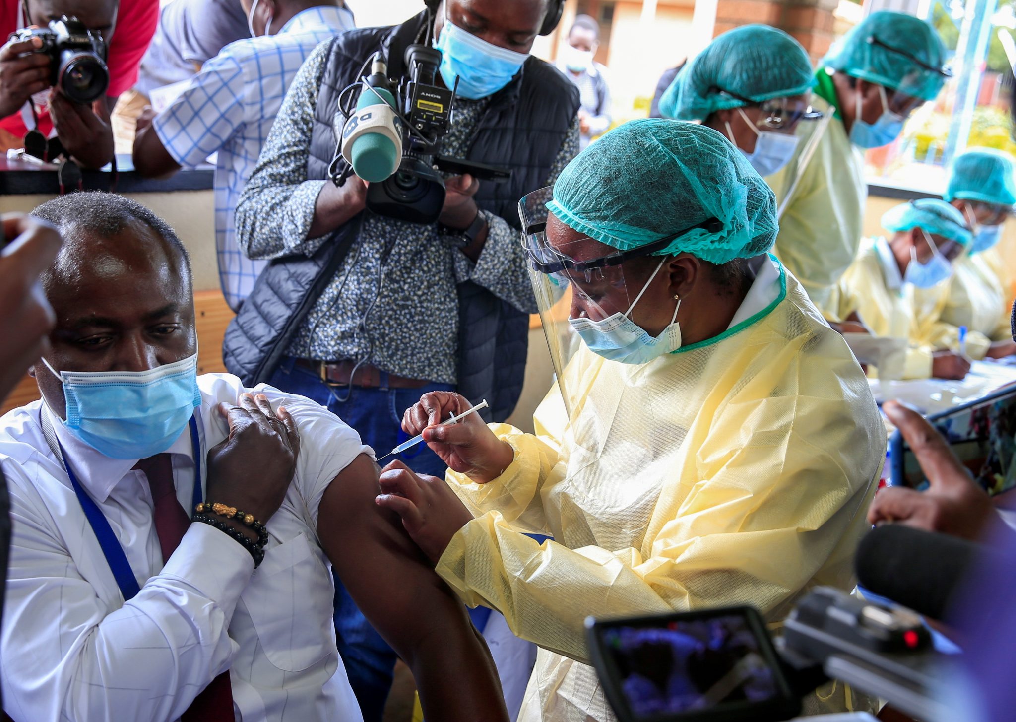 Zimbabwe approves J&J Covid-19 vaccine for emergency use - Moneyweb