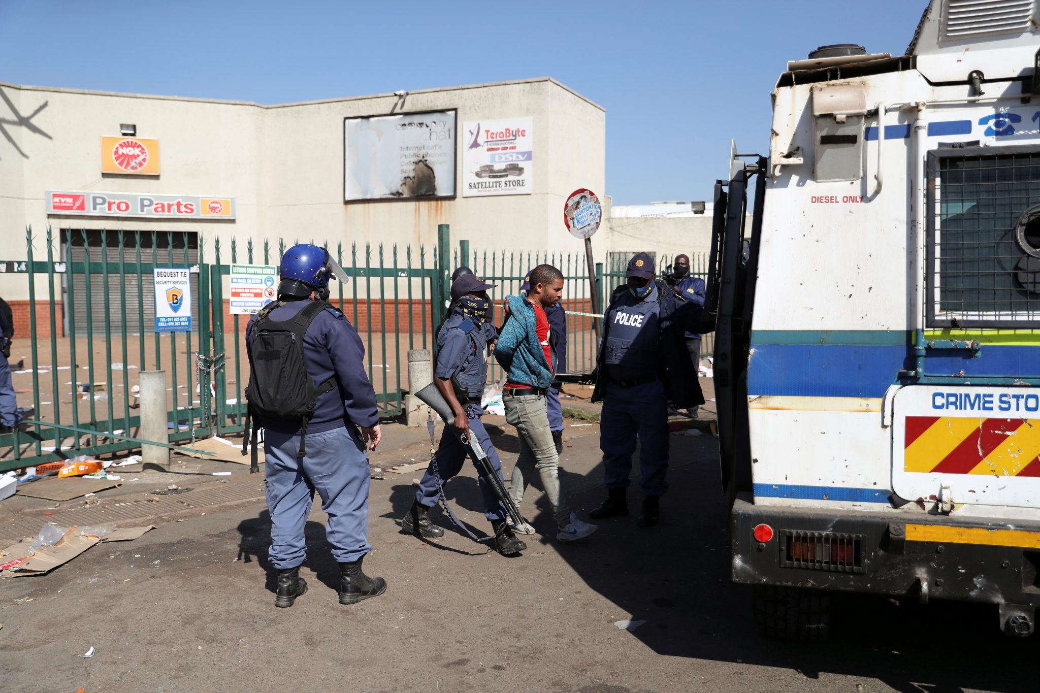 Violence spreads in SA as grievances boil over - Moneyweb
