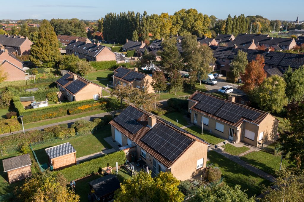 Suid-Afrikaanse huishoudings het reeds 4400MW se sonpanele op hulle ...