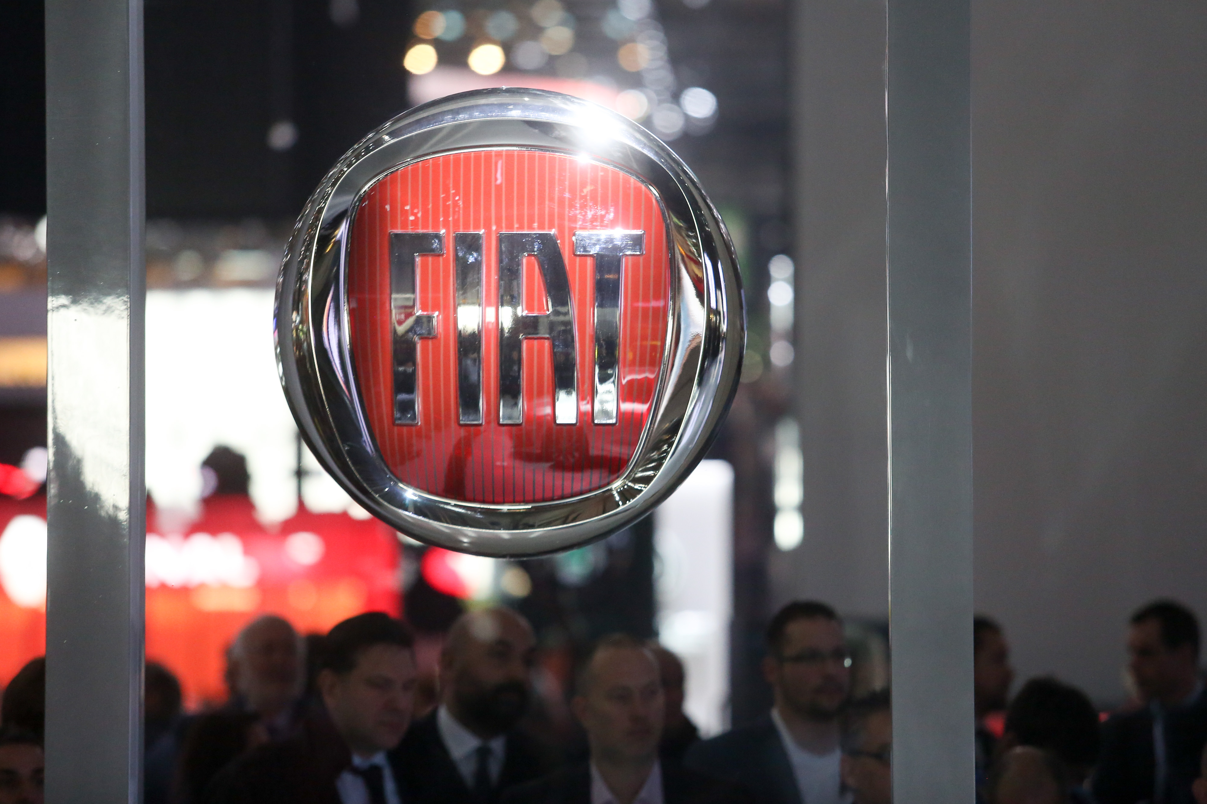Fiat ‘little mouse’ micro car nibbles at US golf-cart market - Moneyweb