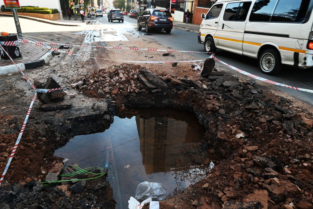 Joburg’s potholes, traffic lights and stolen cables: JRA responds ...