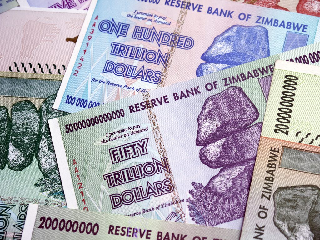Zimbabwe artist turns worthless old Mugabe-era banknotes into paintings ...
