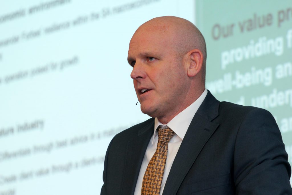 Alexander Forbes trap water in ‘n rowwe see - Moneyweb