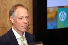 Top insurance chief to head back to school after Old Mutual exit - Moneyweb