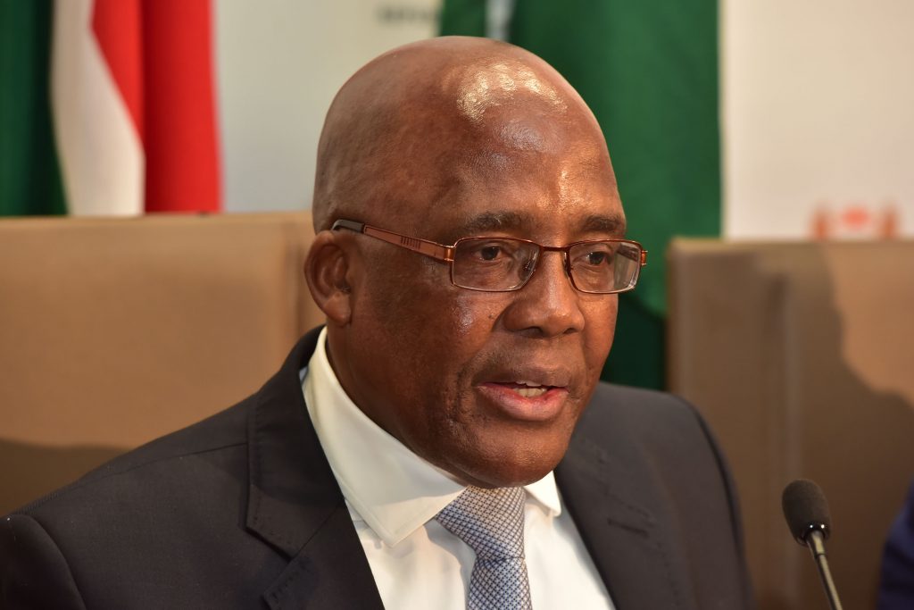 Motsoaledi announces 1 650 new healthcare jobs - Moneyweb