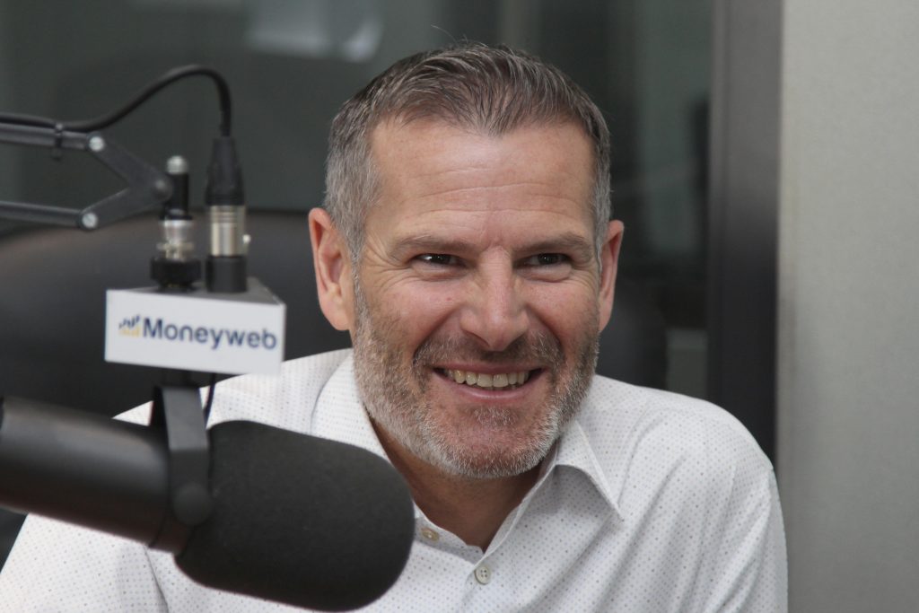 Emmigrasie steeds ‘n gevaarlike realiteit vir SA - Moneyweb