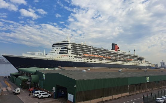 Queen Mary 2 back in South African waters after Covid hiatus - Moneyweb