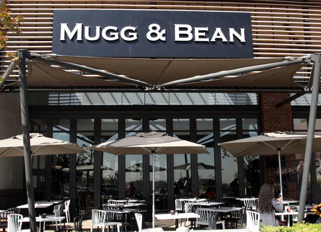 Mugg & Bean se beker loop oor - Moneyweb