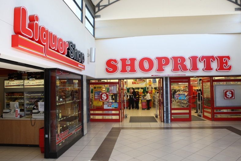 Shoprite to pay customers for reusing plastic bags - Moneyweb