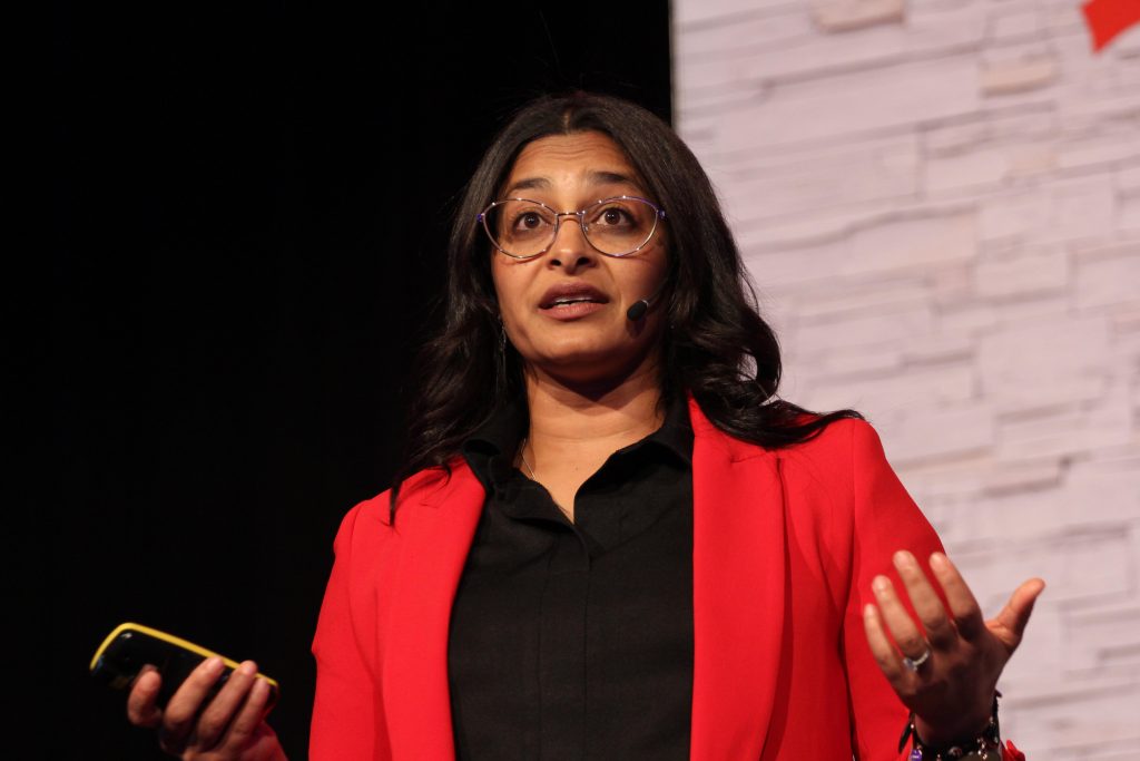 Momentum sets sights on transactional banking - Moneyweb