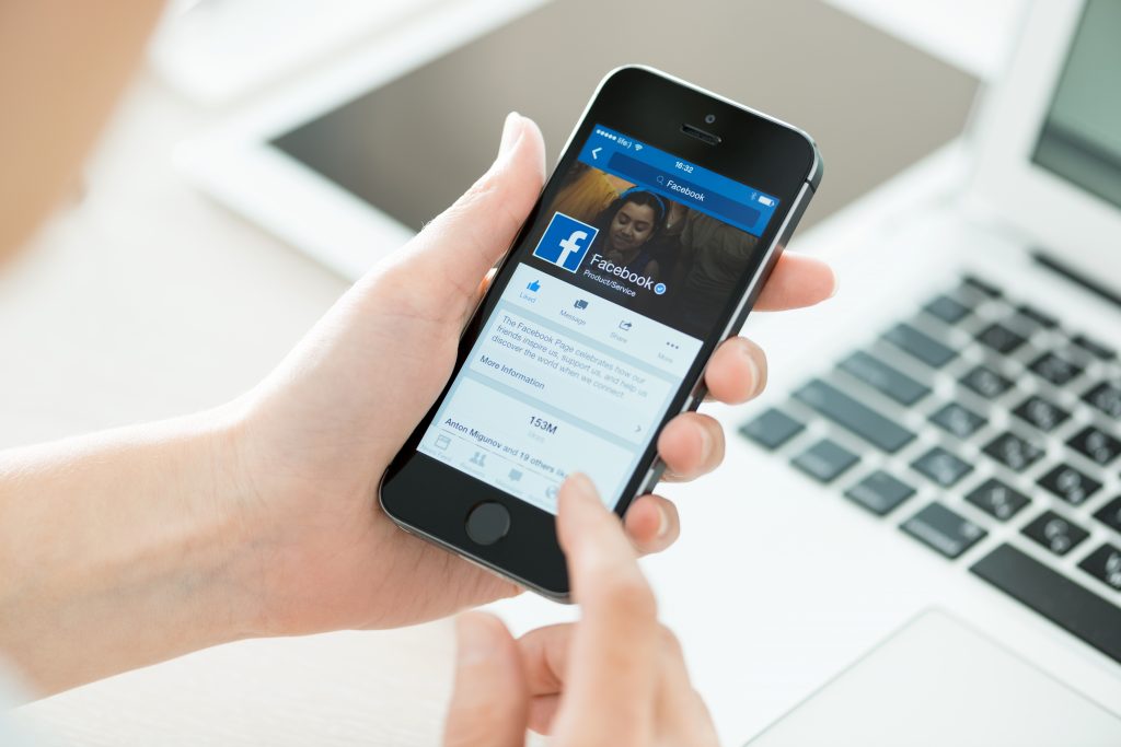 Facebook Lite to launch in developed countries, including US - Moneyweb