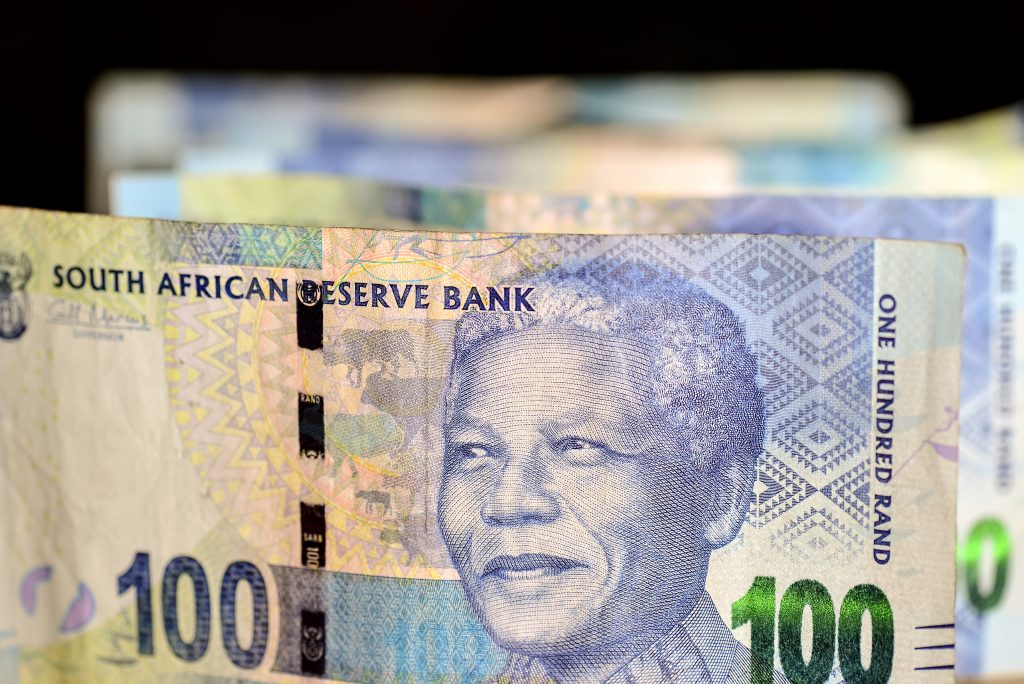 Rand extends gains versus sliding dollar - Moneyweb