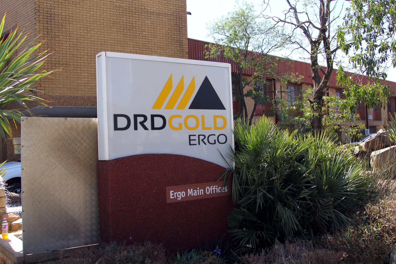 Sibanye-Stillwater to trade assets for DRDGOLD stake - Moneyweb