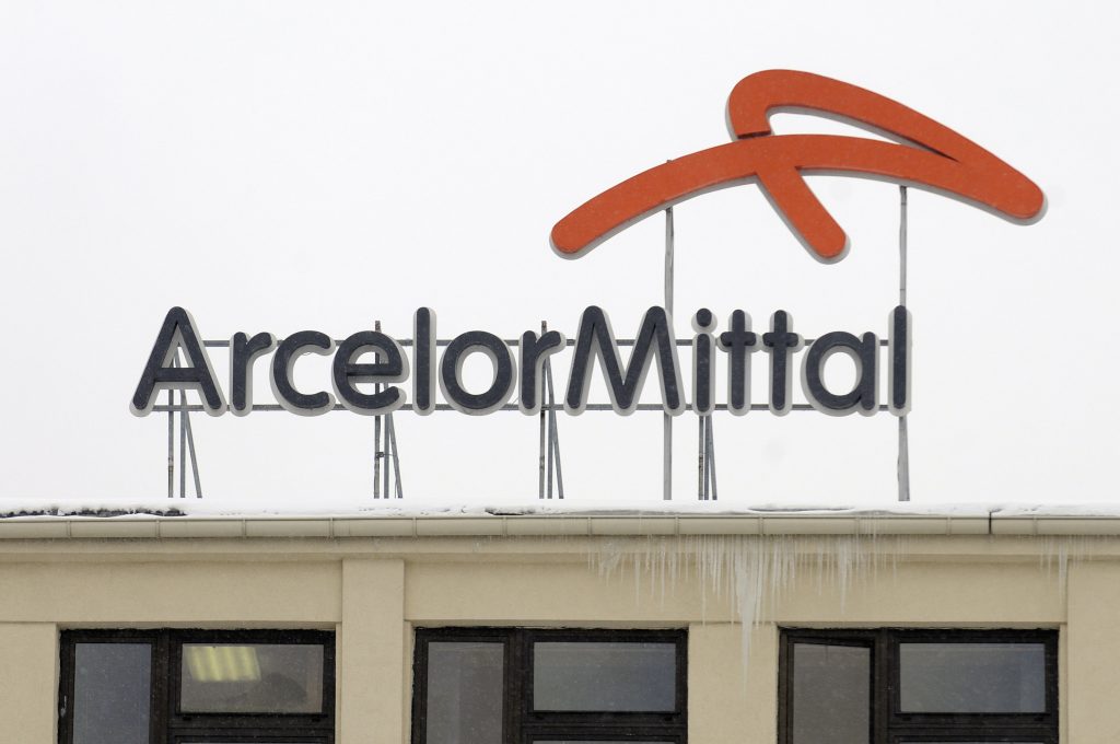 ArcelorMittal SA plans job cuts - Moneyweb