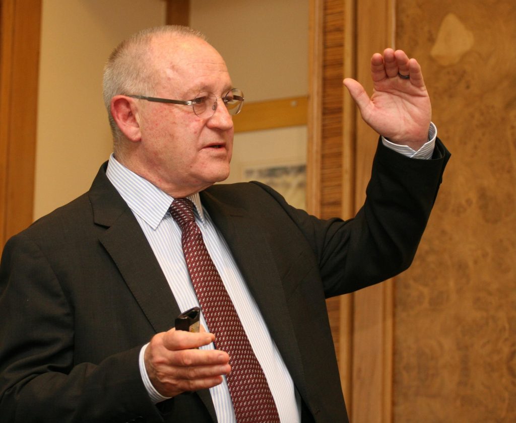 Koffie met Leon Campher - Moneyweb