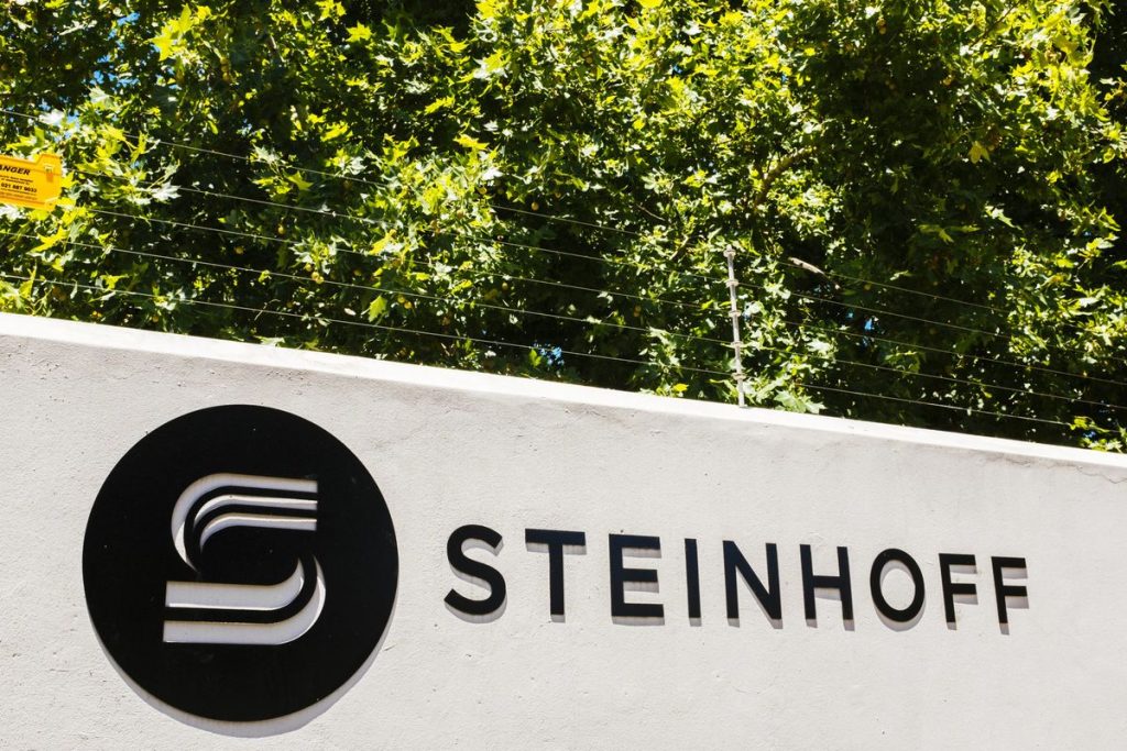 As Steinhoff limps off the market, here’s who made billions - Moneyweb