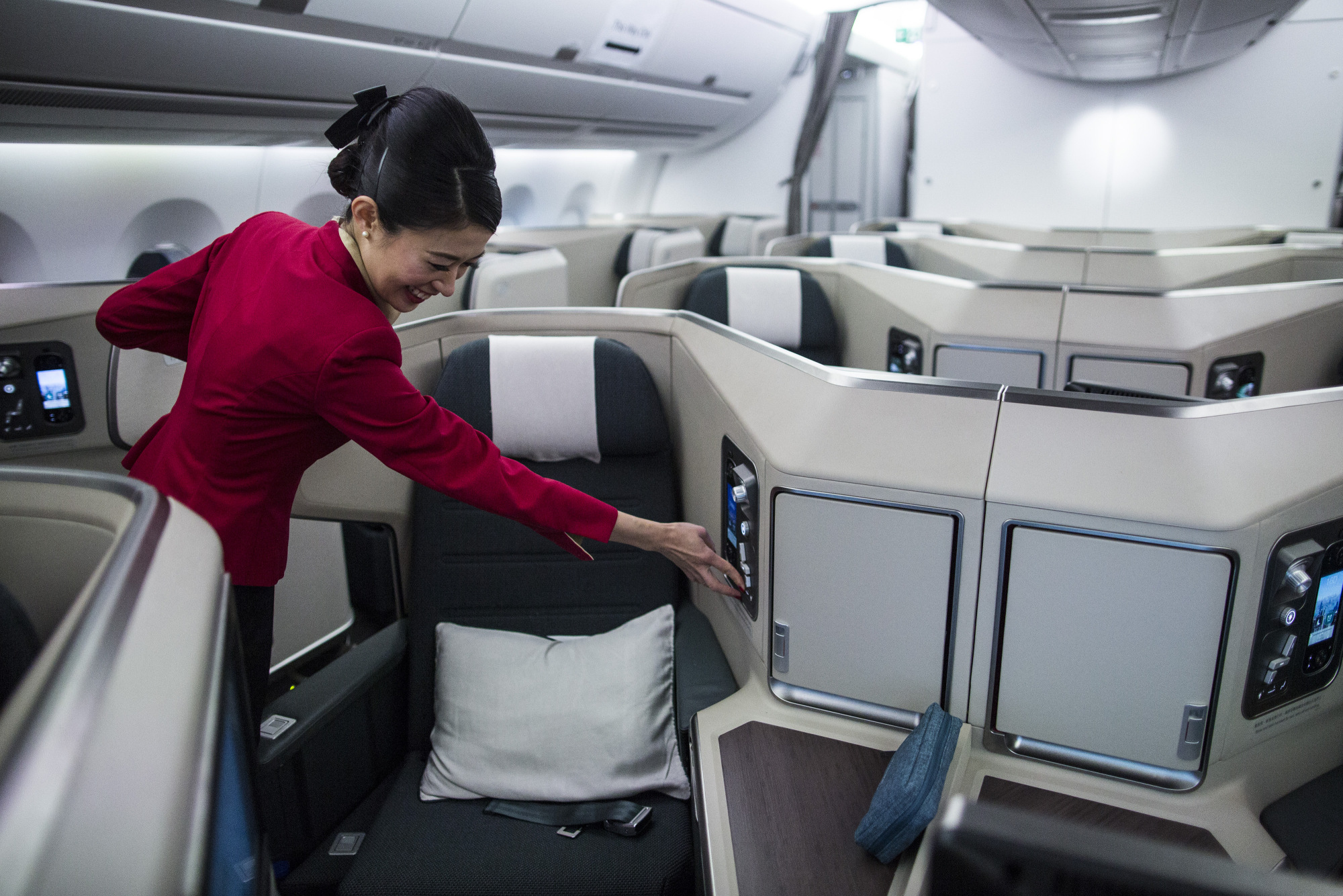 On this airline, your flight attendant is now accepting tips - Moneyweb