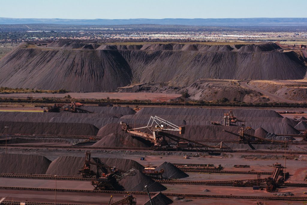 Vale beoog om weer met produkise te begin, maar trek ystererts pryse af ...