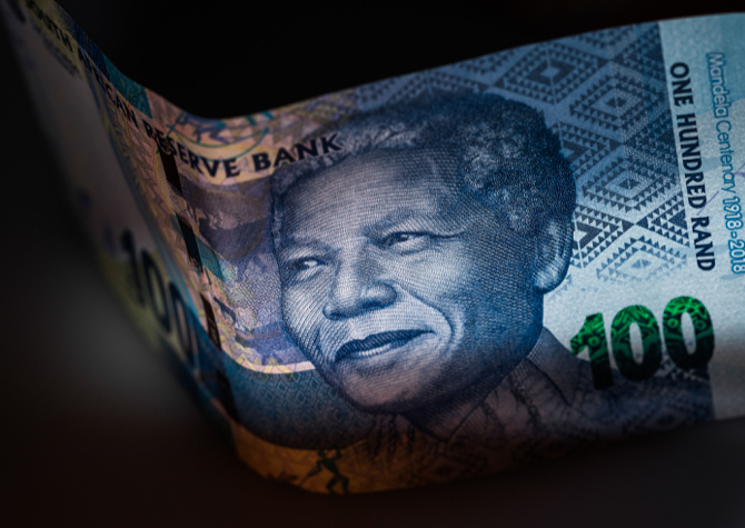 Die rand verhandel onder R17.20 teen die dollar - Moneyweb