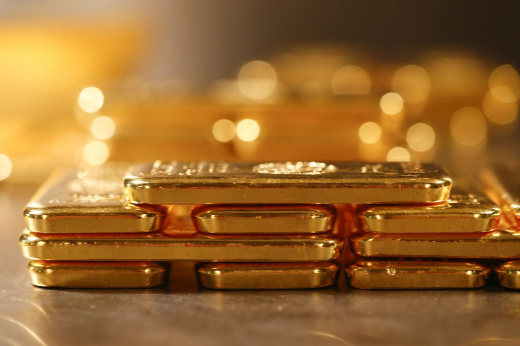 Gold gets driven toward $1 600 as oldest haven shows its mettle - Moneyweb