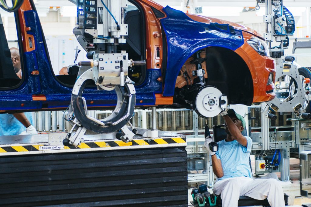 SA factory output contracts for eighth straight month - Moneyweb