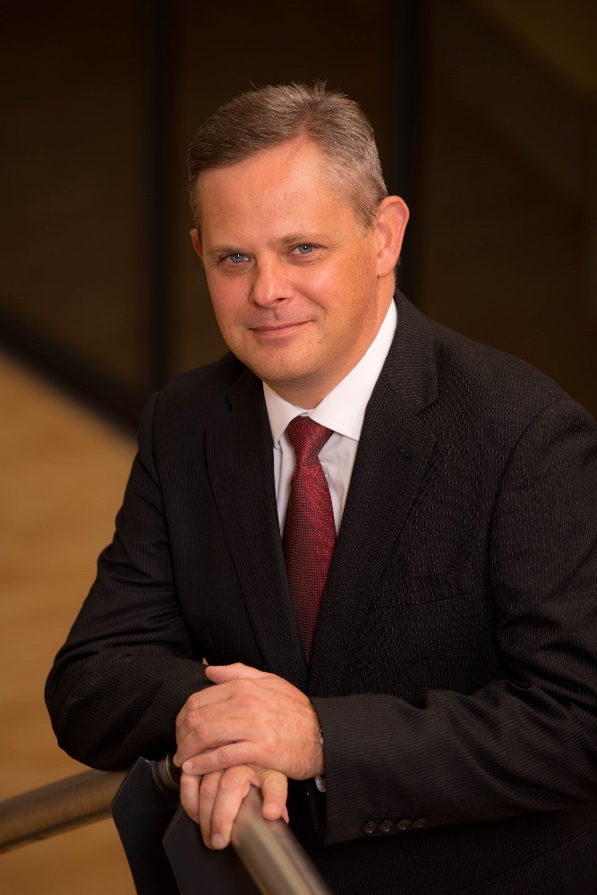 Ryk drink koffie met Dr. Johan Pretorius – uitvoerende hoof, Universal ...