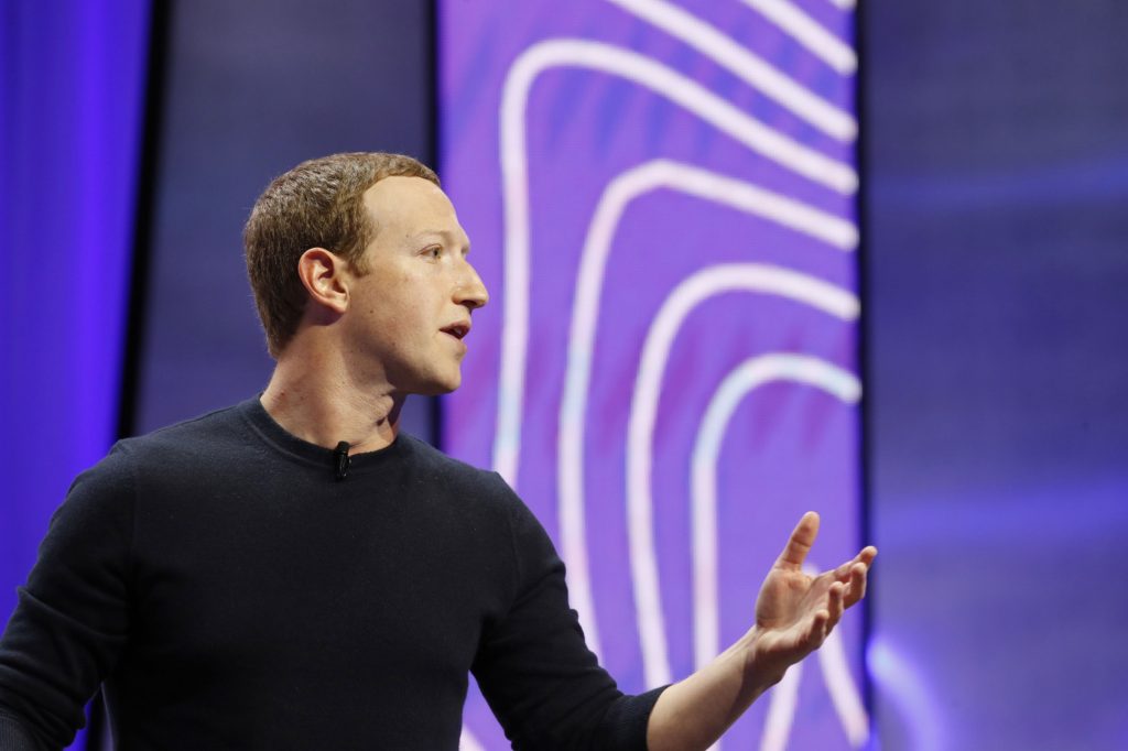 Facebook CEO calls Apple ‘significant’ future competitor - Moneyweb