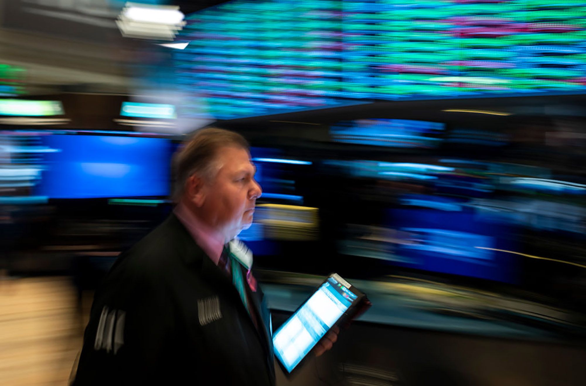 Stock trading frenzy has US volumes near peak panic levels - Moneyweb
