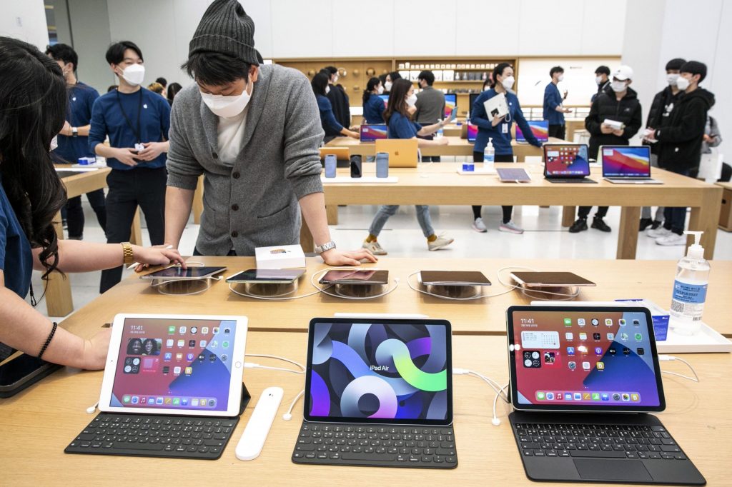 Apple nears launch of new iPads - Moneyweb