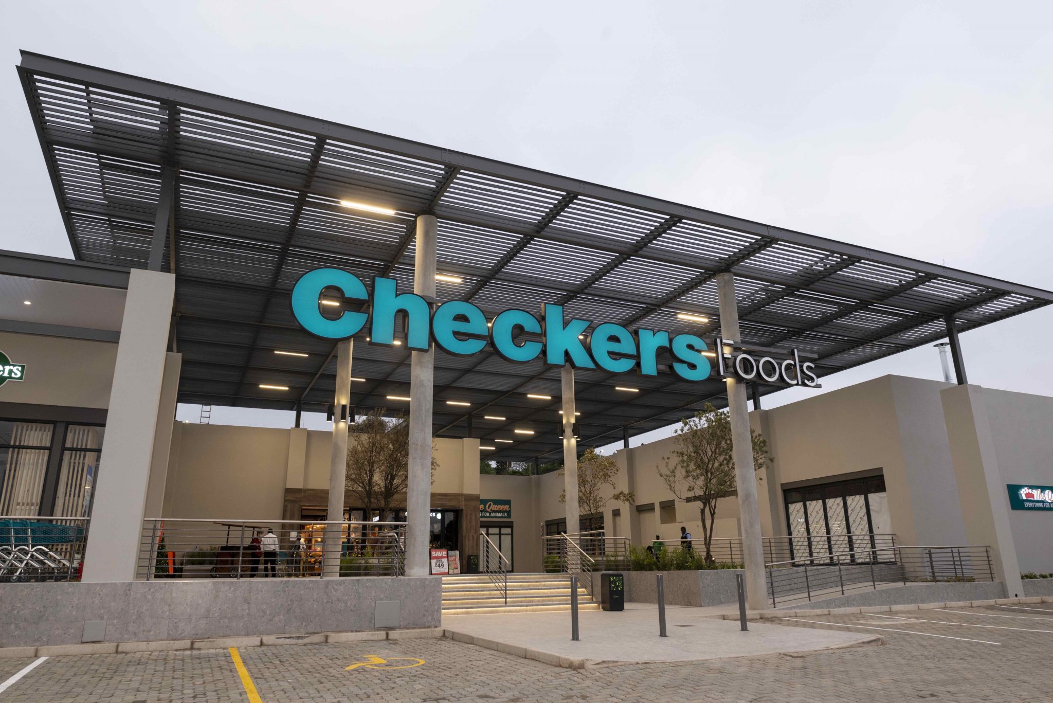 Checkers challenges Woolies head-on in convenience space - Moneyweb