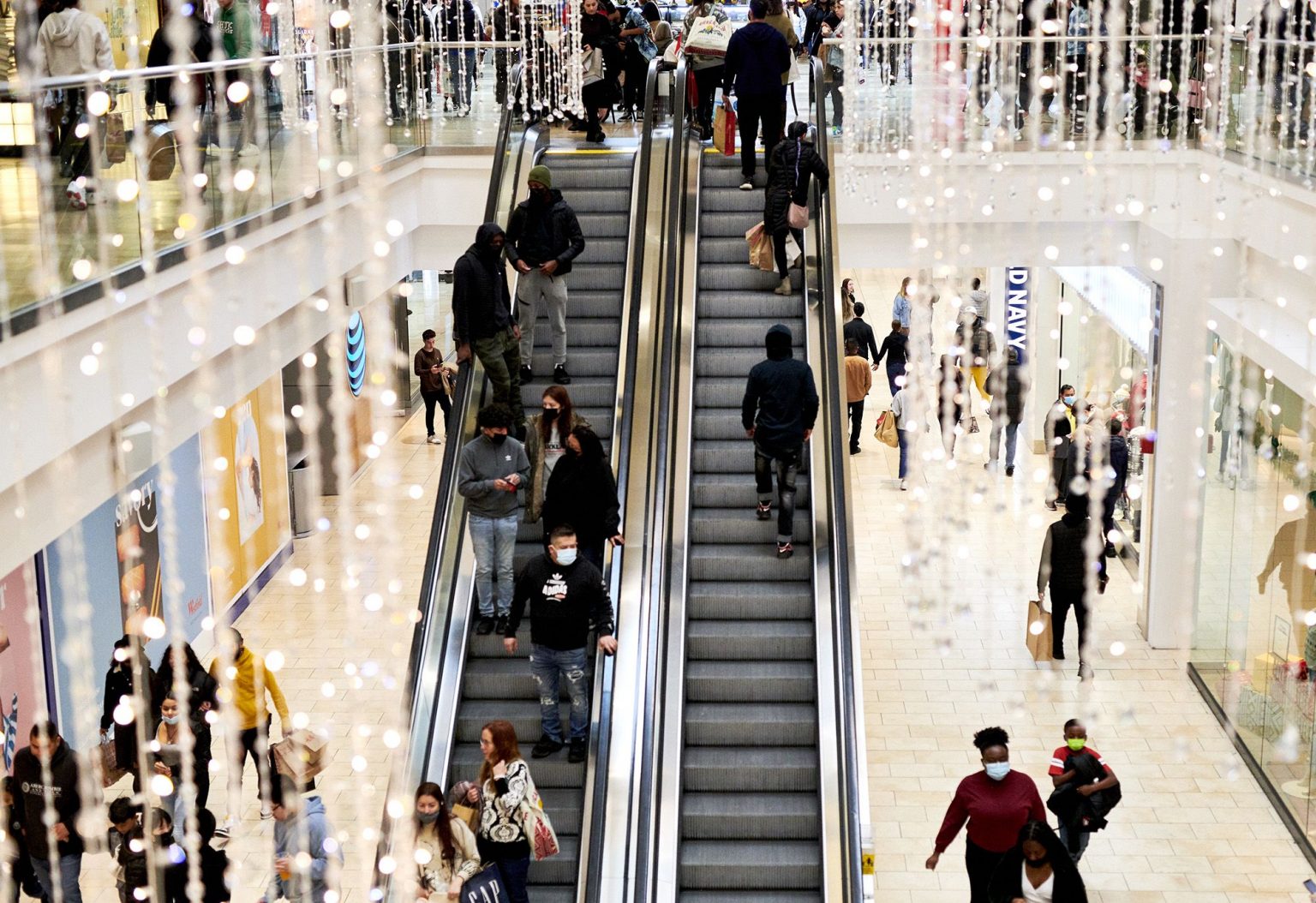 SA retailers need to adapt to the declining middle-class - Moneyweb