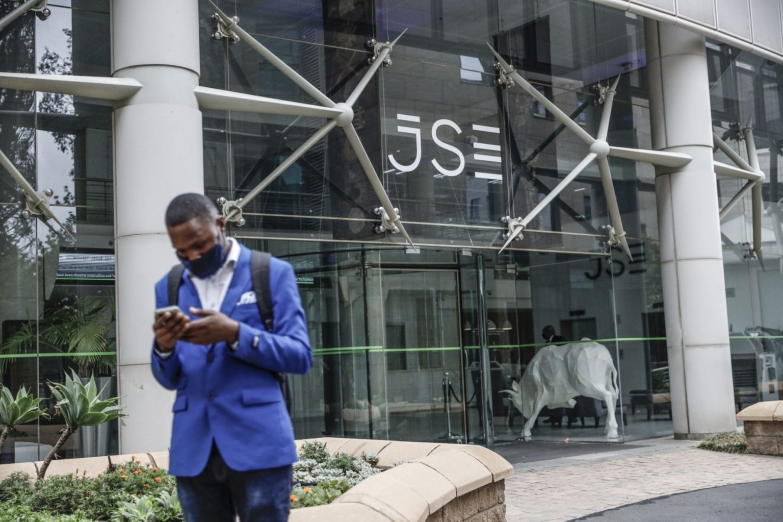 JSE and world market Monday blues - Moneyweb