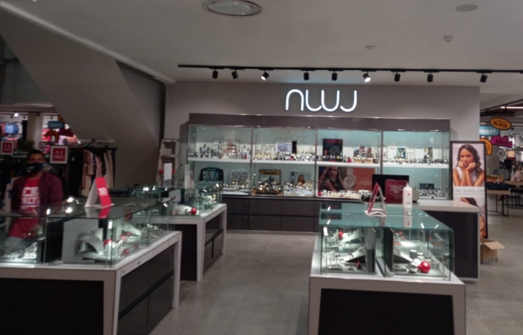 Luxe secures space for NWJ jewellery stores in Edgars - Moneyweb