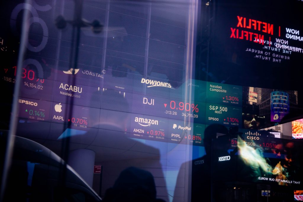 Monday’s wild stock market swing in five charts - Moneyweb
