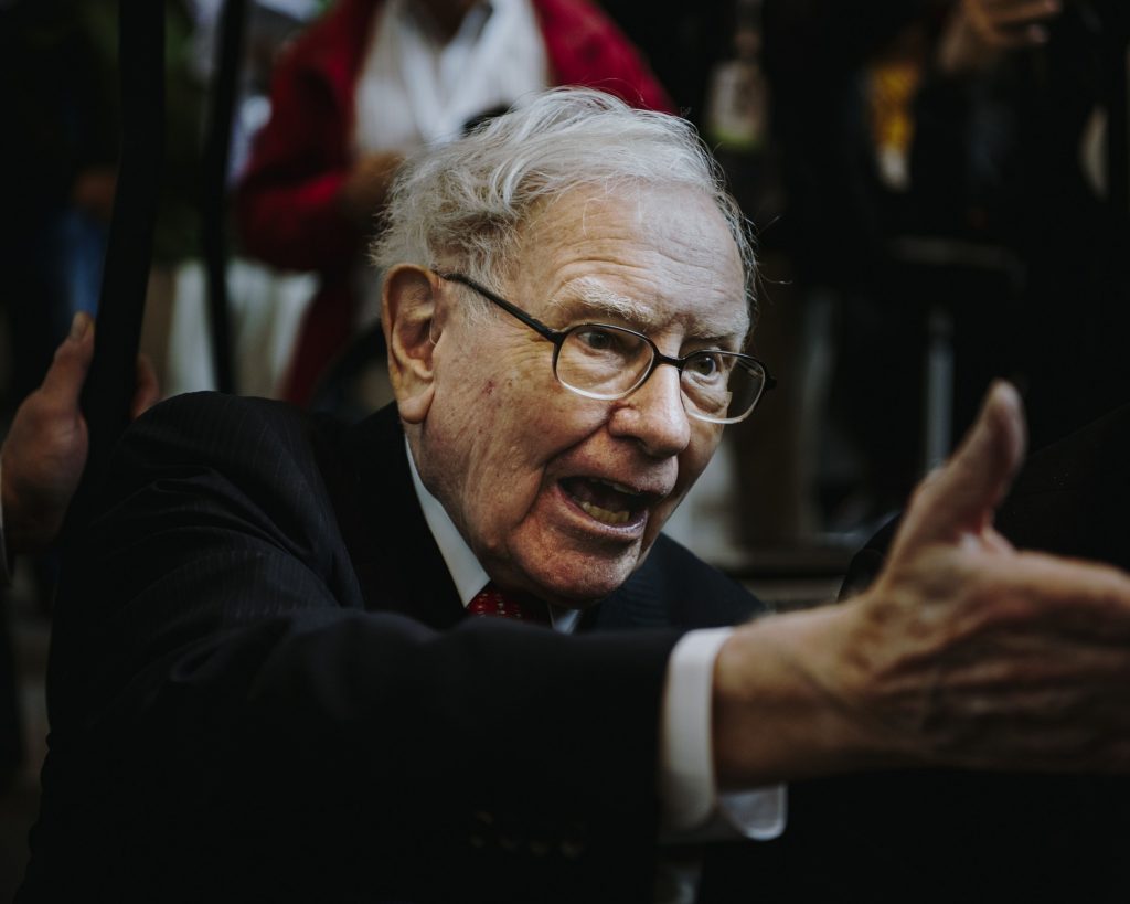 Warren Buffett overtakes Mark Zuckerberg as tech fortunes slide - Moneyweb