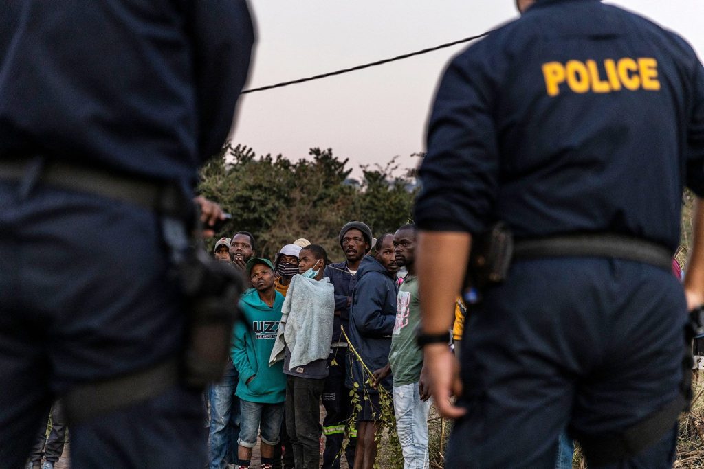 SA to hire at least 12 000 police officers after riots - Moneyweb