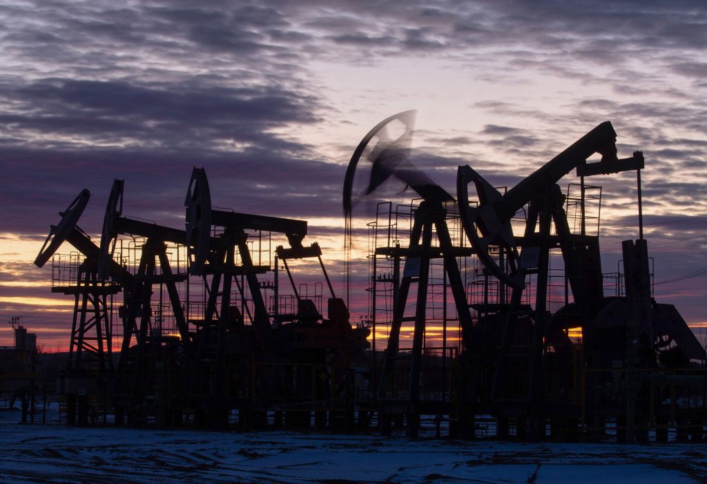Oil swings as traders weigh up G-7 crude ban, Saudi price cuts - Moneyweb