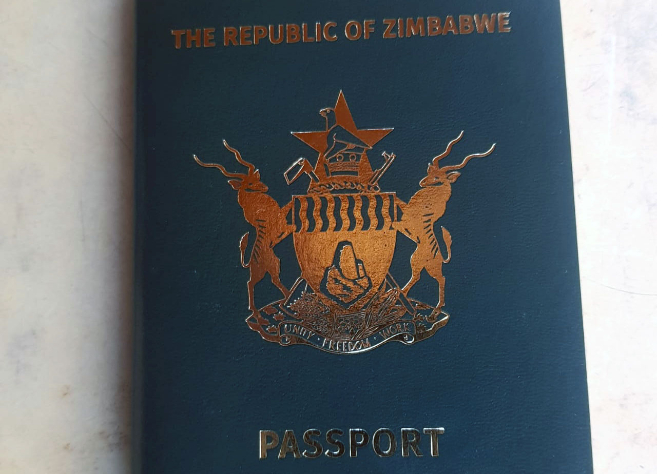 180 000 Zimbabweans face deportation as permit deadline looms - Moneyweb