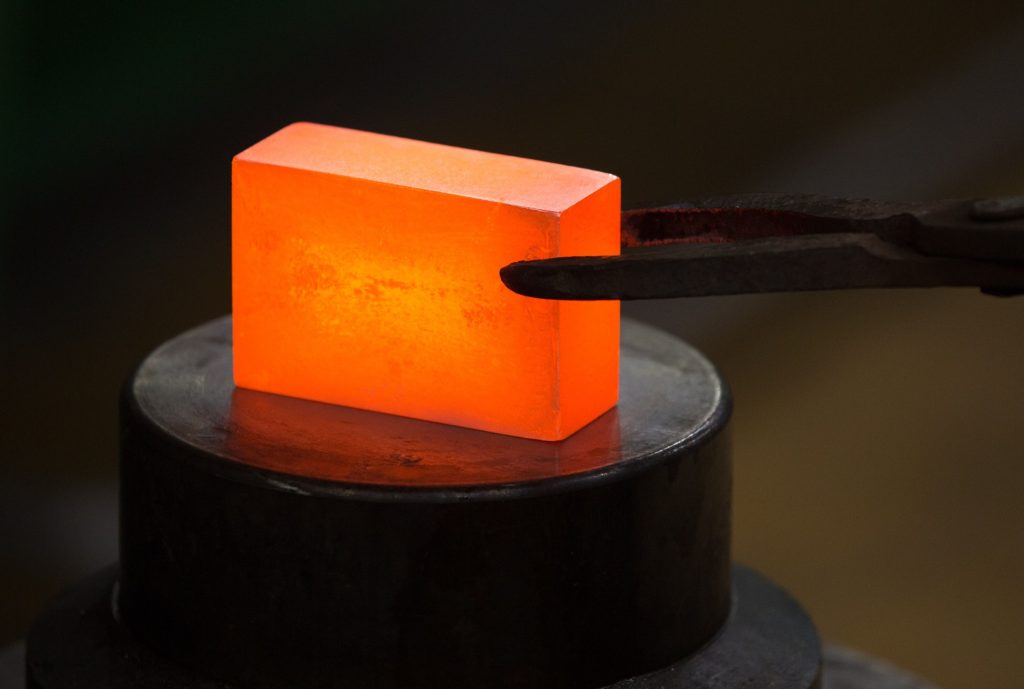 Platinum buyers may shun Russian metal when contracts renewed - Moneyweb