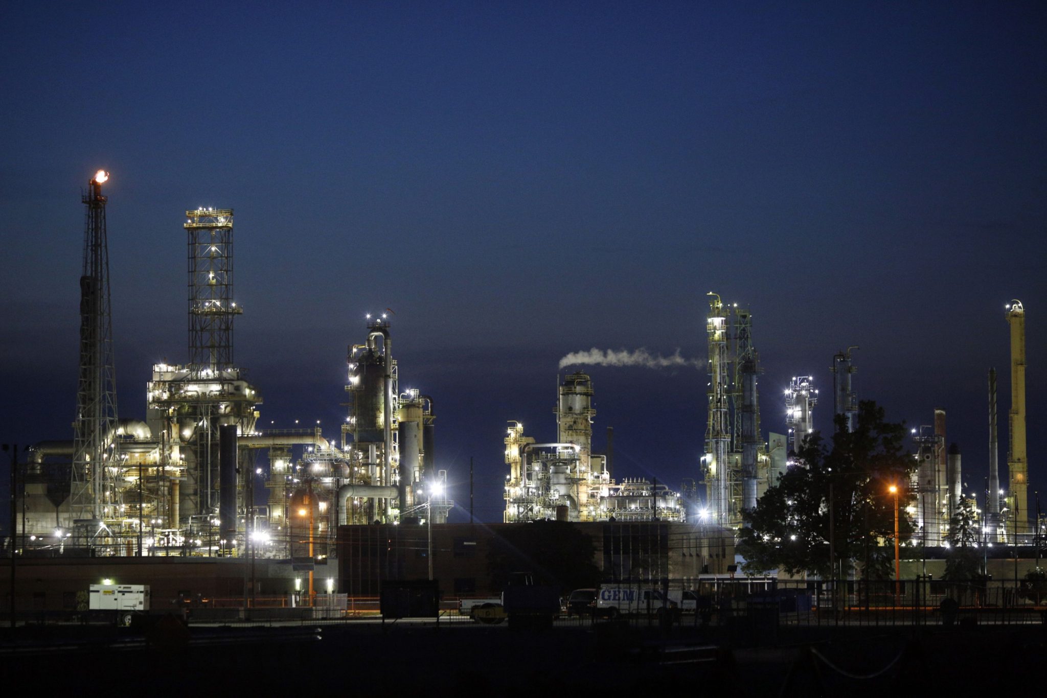 Two dead after fire at BP’s 103-year-old Ohio oil refinery - Moneyweb