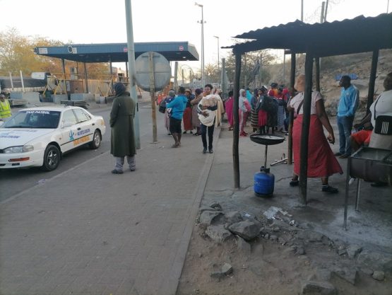 Zimbabweans trying to leave SA turned back at Beitbridge border - Moneyweb