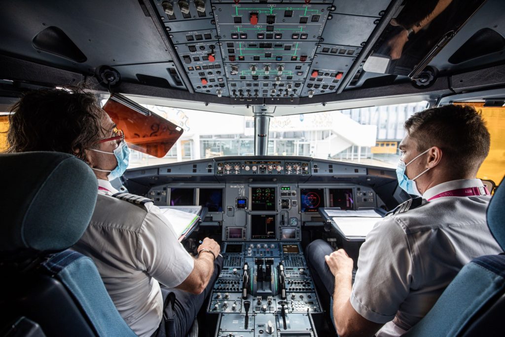 Airlines push for lone pilot flights to cut costs despite safety fears ...