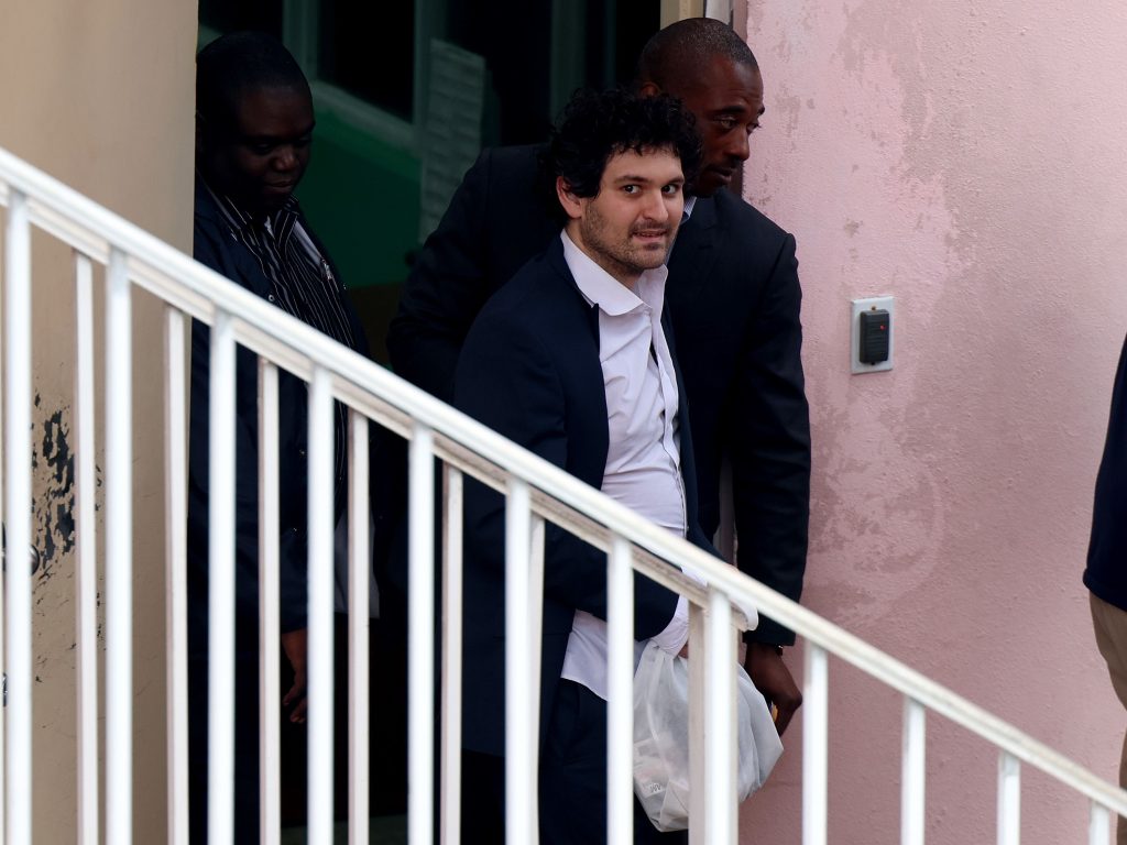 Sam Bankman-Fried leaves Bahamas to face US criminal charges - Moneyweb