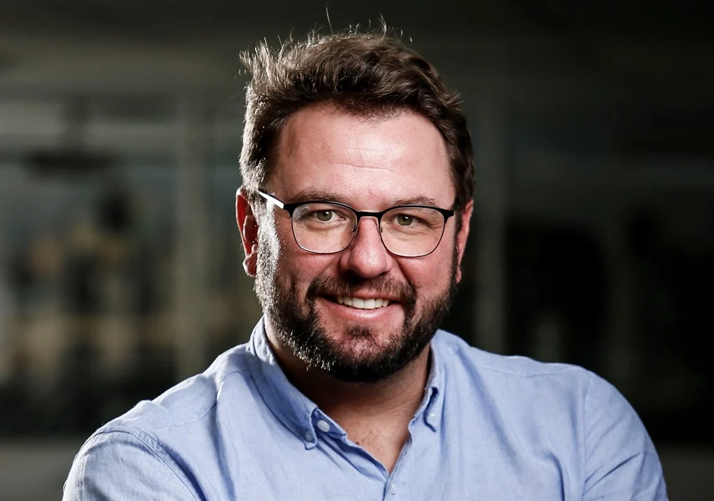 Pieter du Toit: Meer as net ‘n joernalis en skrywer - Moneyweb