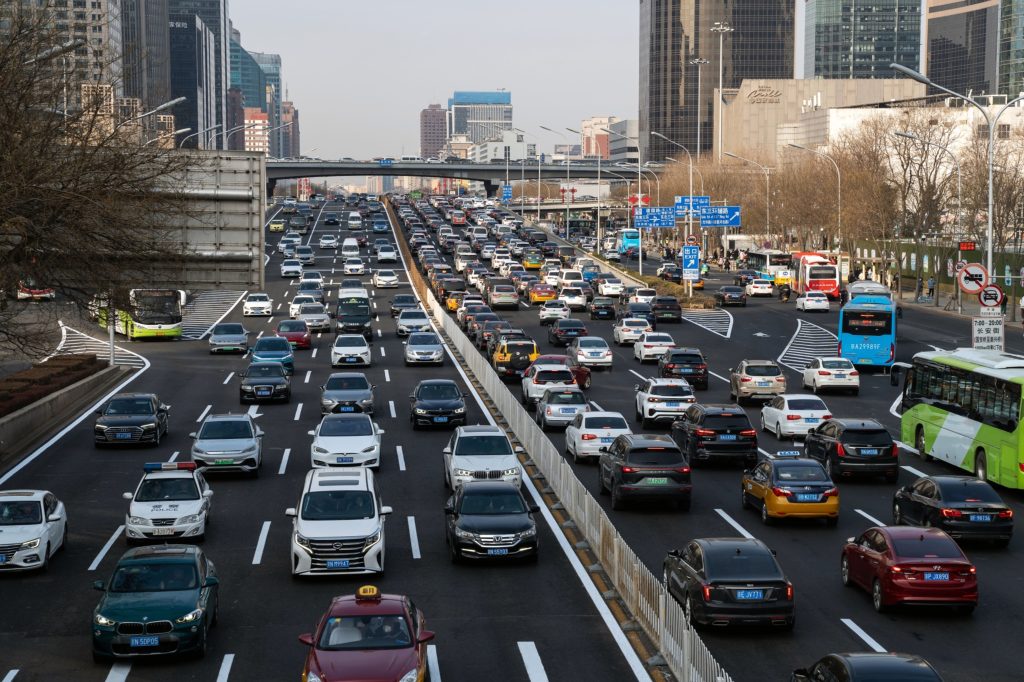 Oil falls in choppy market as Fed and China recovery face off - Moneyweb