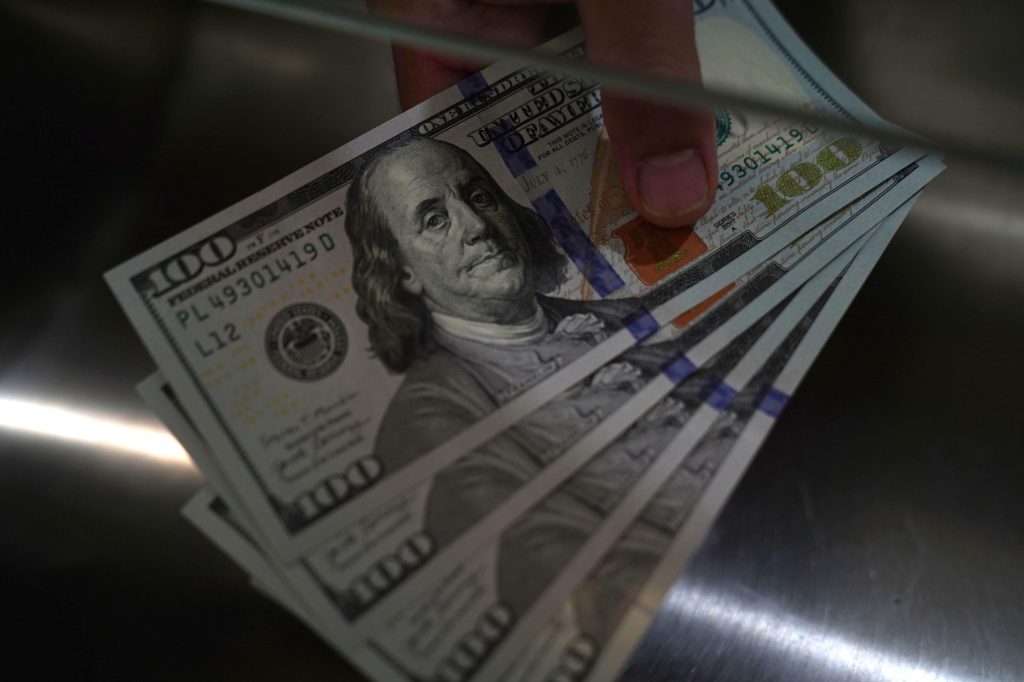 Dollar rally has HSBC flipping view, seeing gains through 2024 - Moneyweb